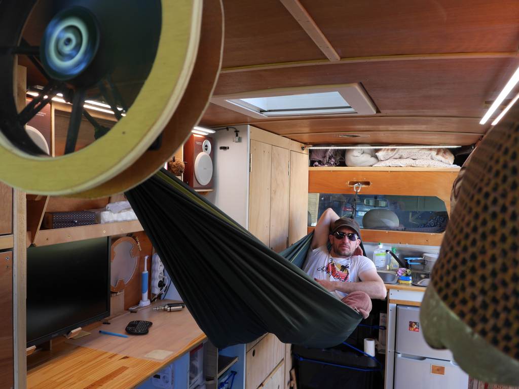 A comfortable space saving bed - Van presentation - DIYVan.net